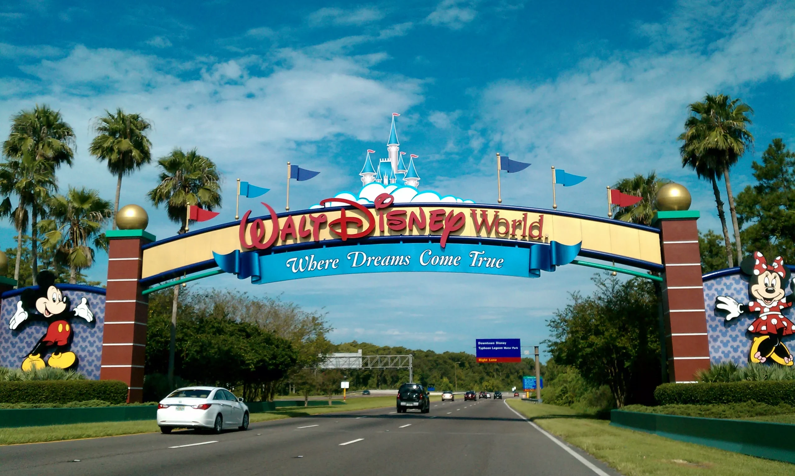 Disney World workers, teachers union urge Disney to drop lawsuits ...