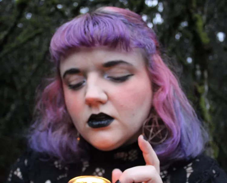 Meghan Markham brings her show 'Witch With Her Skirt on Fire' to the ...