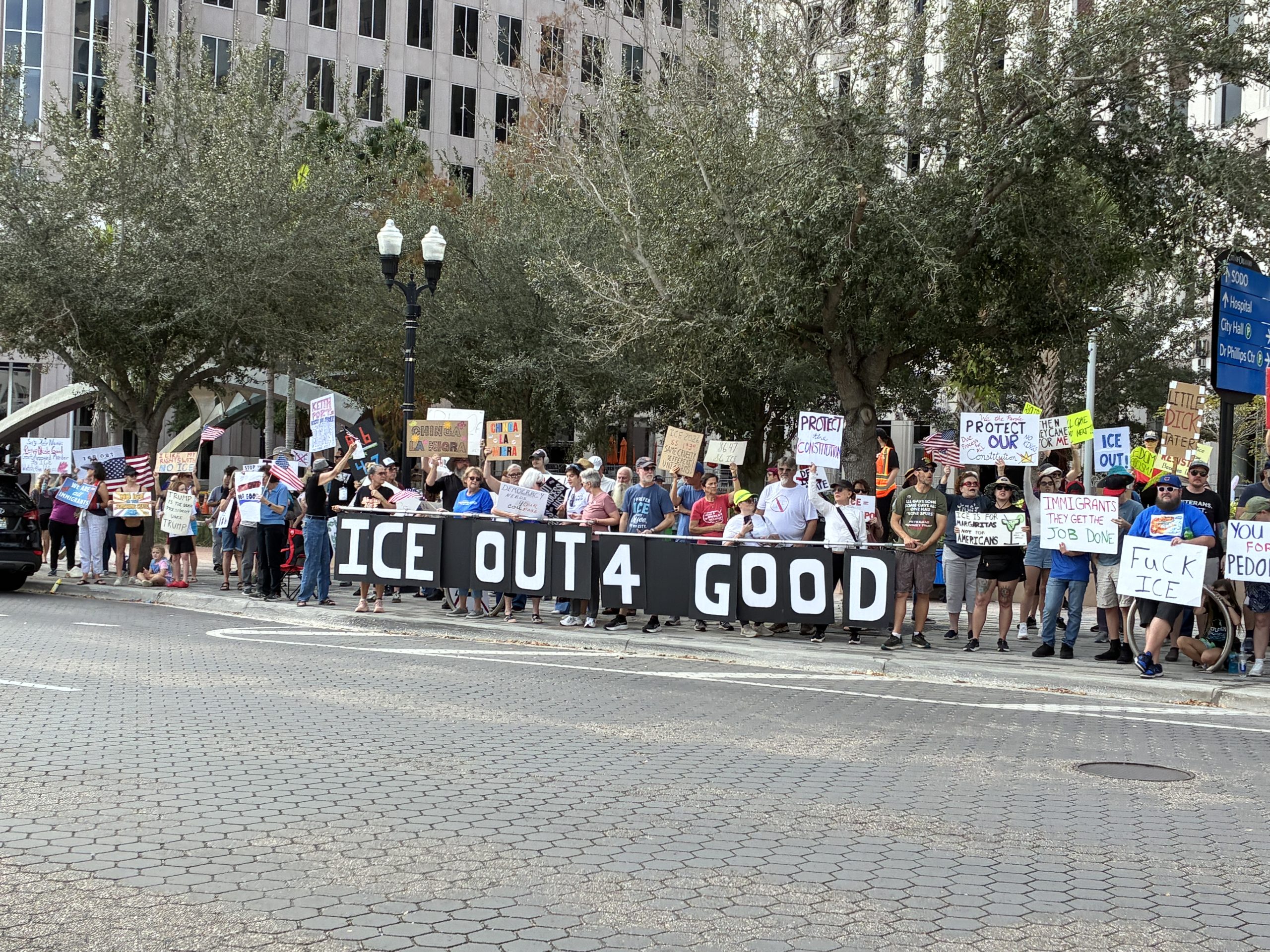 Hundreds rally at Orlando City Hall to protest ICE killing Renee Good ...